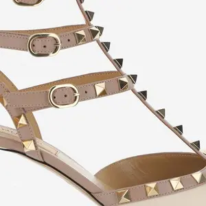 Valentino Garavani Rockstud Pointed Toe Pumps - Nude