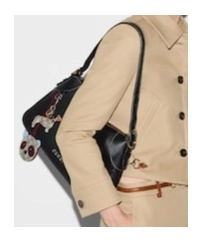 Gucci Gg Emblem Medium Shoulder Bag - Black