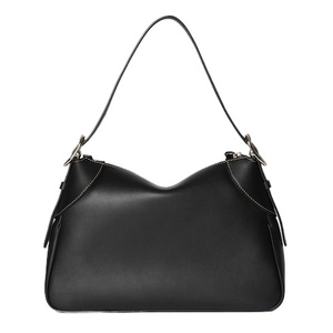 Gucci Gg Emblem Medium Shoulder Bag - Black