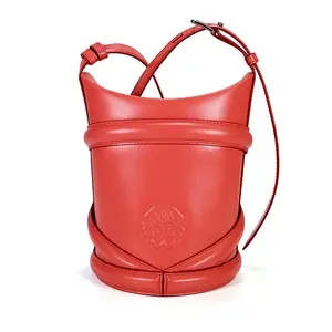 Alexander McQueen The Curve Bucket Shoulder Bag - Red