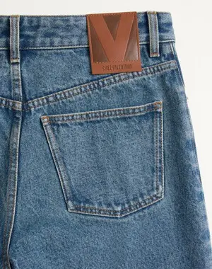 Valentino Garavani Straight Leg Jeans With Logo Patch - Blue