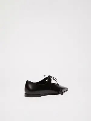 Max Mara Smooth Leather Ballerina Flats With Tassel Detail