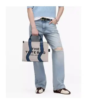 Marc Jacobs The Tote Medium Tote Bag