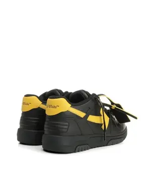 Off-White Round Toe Low-top Sneakers - Black