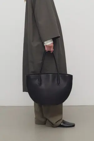 THE ROW Alger Tote Bag - Black