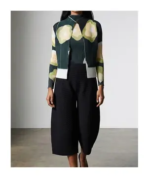 Issey Miyake Corrugated Cropped Knitted Trousers