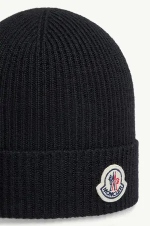 Moncler Logo Patch Knitted Beanie - Black