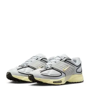Nike Pegasus 2005 Sneakers - White