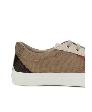 Burberry Plaid Laced Low Top Sneakers