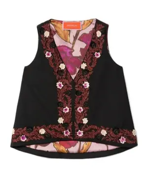 La DoubleJ Scala Floral V-neck Top