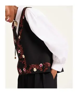 La DoubleJ Scala Floral V-neck Top