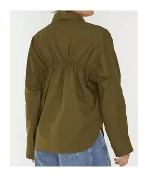 Closed Long-sleeved Collared Shirt With Buttoned Cuffs And Pleated Back Detail