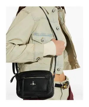 VIVIENNE WESTWOOD Hannah Logo Detailed Zipped Shoulder Bag - Black
