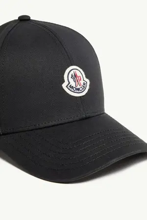 Moncler Baseball Cap With Embroidered Logo - Black