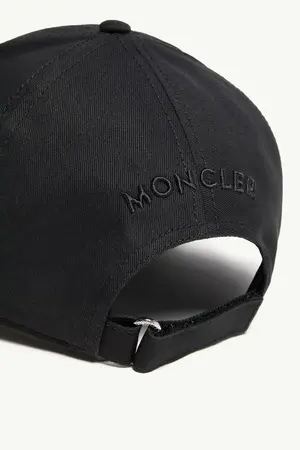 Moncler Baseball Cap With Embroidered Logo - Black