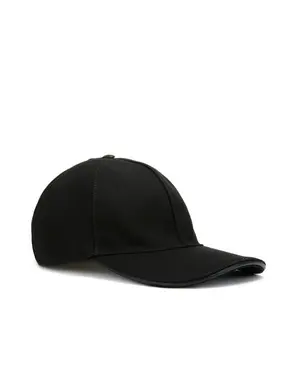 Gucci Baseball Cap With Logo Detail