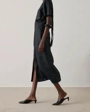 Soeur Ella Midi Dress With Back Slit And Pleated Detail - Black