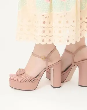 Valentino Garavani Coeur Royal Platform Sandals - Nude