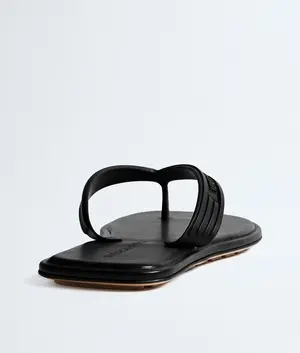 Bottega Veneta Matte Rubber Flat Thongs With Nappa Leather Insoles - Black