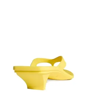 Gucci Vittoria Thong Sandals - Yellow
