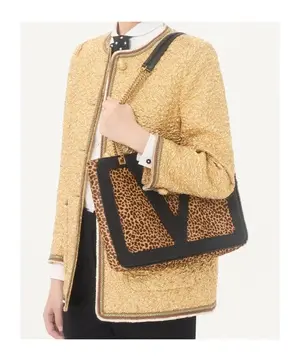 Valentino Garavani Viva Superstar Medium Shopping Bag In Calfskin With Pony Effect - Black
