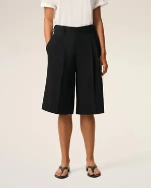 AMI Paris Pleated Wide-leg Bermuda Shorts - Black
