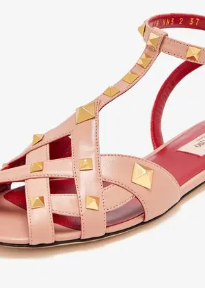 Valentino Garavani Studded Buckled Sandals - Nude