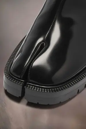 MAISON MARGIELA Tabi Chelsea Boots