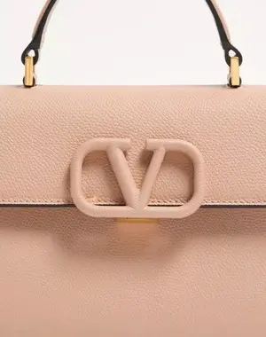 Valentino Garavani Vsling Small Handbag In Grainy Calfskin - Nude
