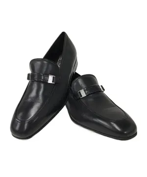 FERRAGAMO Logo Letter Loafers - Black
