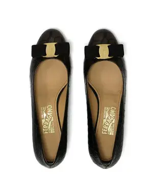 FERRAGAMO Round Toe High Heel Pumps With Bow Detailing - Black