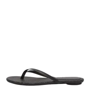 ST. AGNI Round Toe Flat Sandals