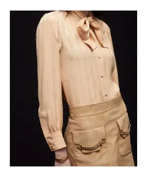 Gucci Interlocking G Chain Silk Jacquard Shirt With Self-tie Bow - Beige
