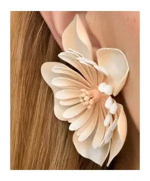 Chloé Bloom Floral Earrings - Yellow