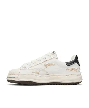 Mihara Yasuhiro Blakey Distressed Low Top Sneakers - White