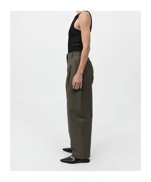 ST. AGNI Tailored Pleated Trousers