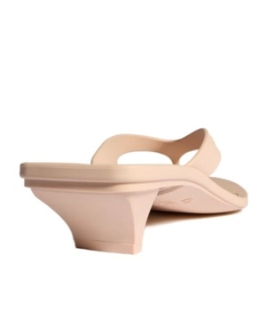Gucci Vittoria Thong Heeled Sandals - Beige