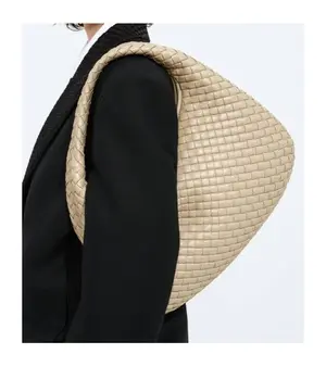 Bottega Veneta Woven Leather Handheld Bag - Off-white