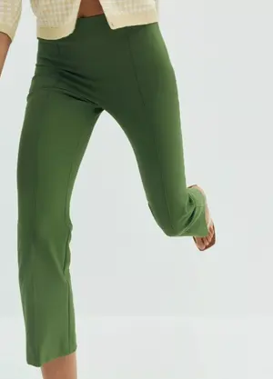 Vince Niki Cropped Flared Pants - Grass Green