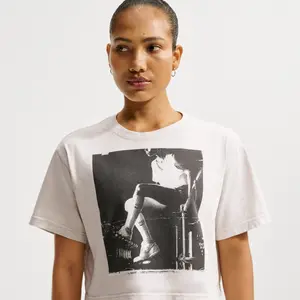 Nike Cropped Graphic T-shirt