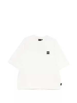 OUTHERE Logo-patch Raglan-sleeve T-shirt - White
