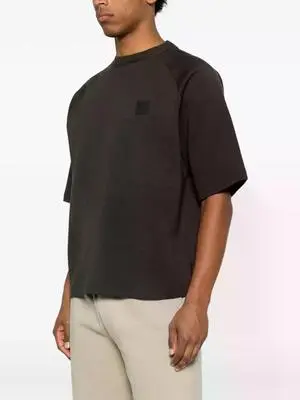 OUTHERE Logo-patch Raglan-sleeve T-shirt