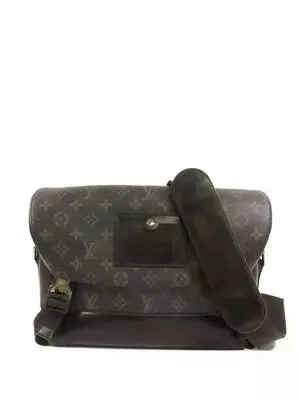 LOUIS VUITTON Taiga Outdoor Messenger Bag - Black