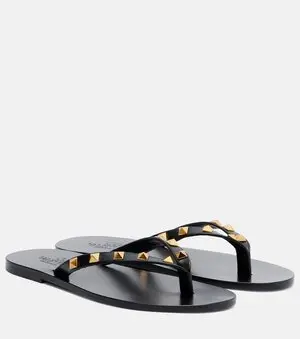 Valentino Garavani Rockstud Leather Thong Sandals - Black