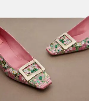 ROGER VIVIER Belle Vivier Embellished Pumps