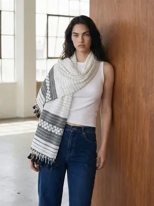 PASSION LILIE And White Kutch Scarf