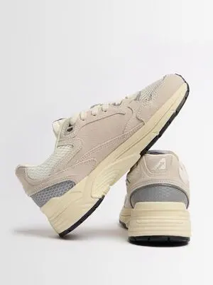 AUTRY Hyperway Low Top Sneakers - Nude