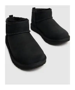 UGG Short Snow Boots With Rear Pull Ring And Logo Detail - Black