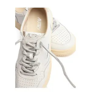 AUTRY Medalist Low Top Sneakers - White