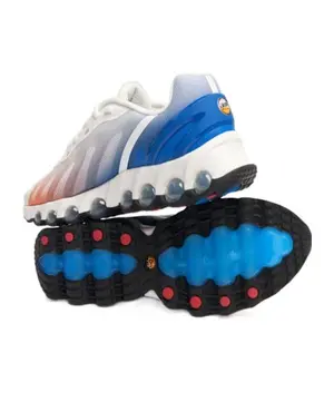 Nike Max Dn8 Sneakers